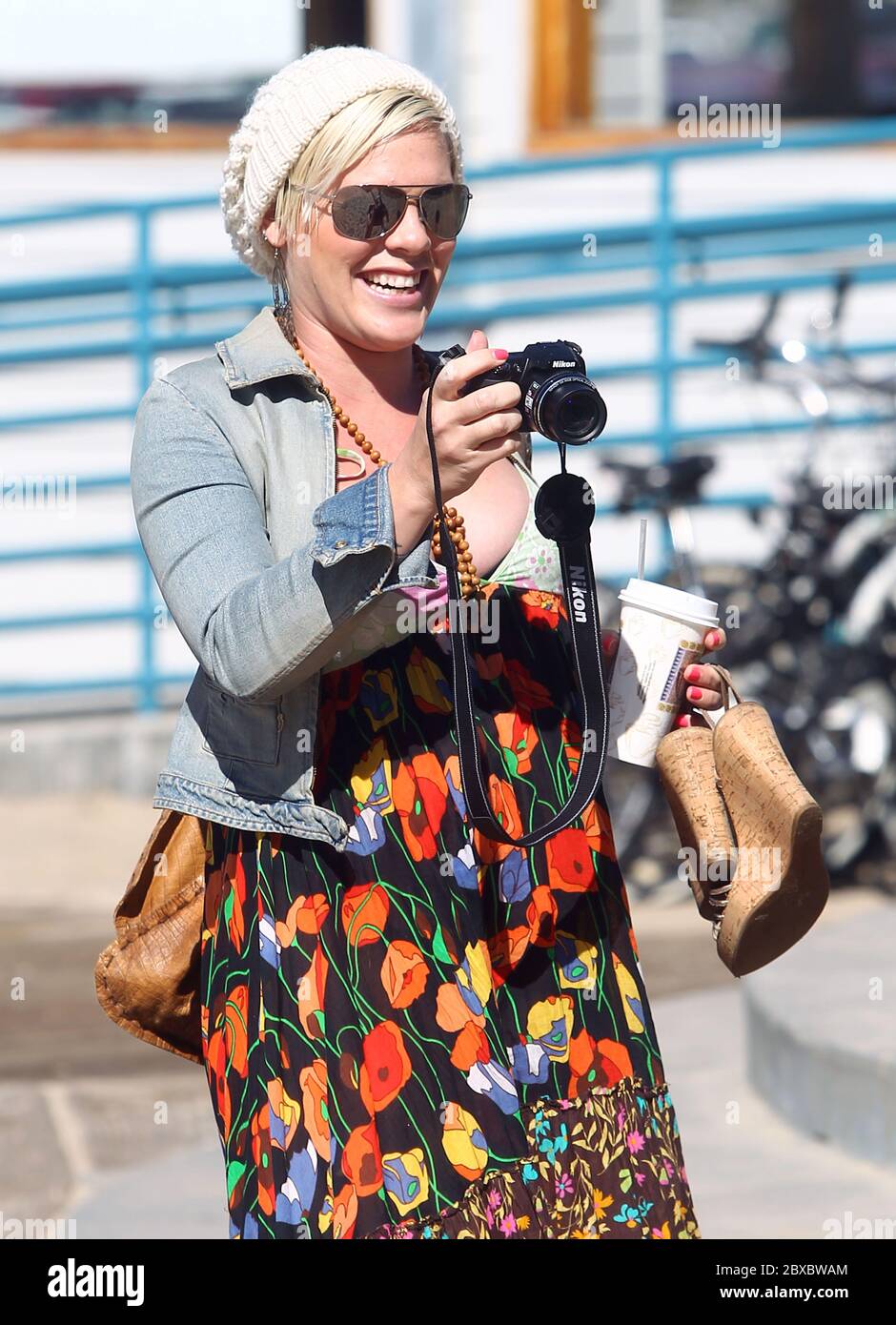 Pink who is heavily pregnant and her mother Judy Moore spent the ...