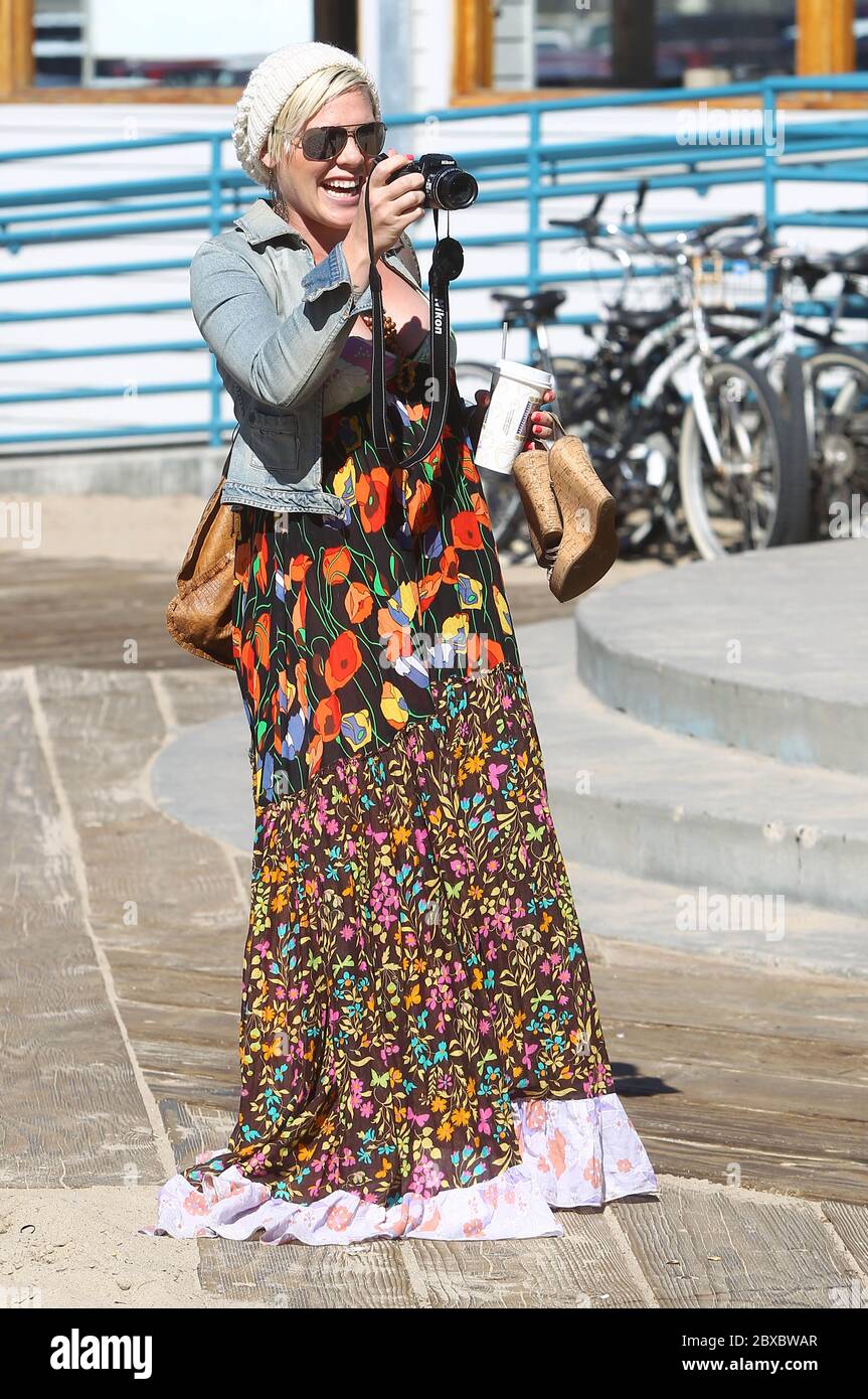 Pink who is heavily pregnant and her mother Judy Moore spent the ...