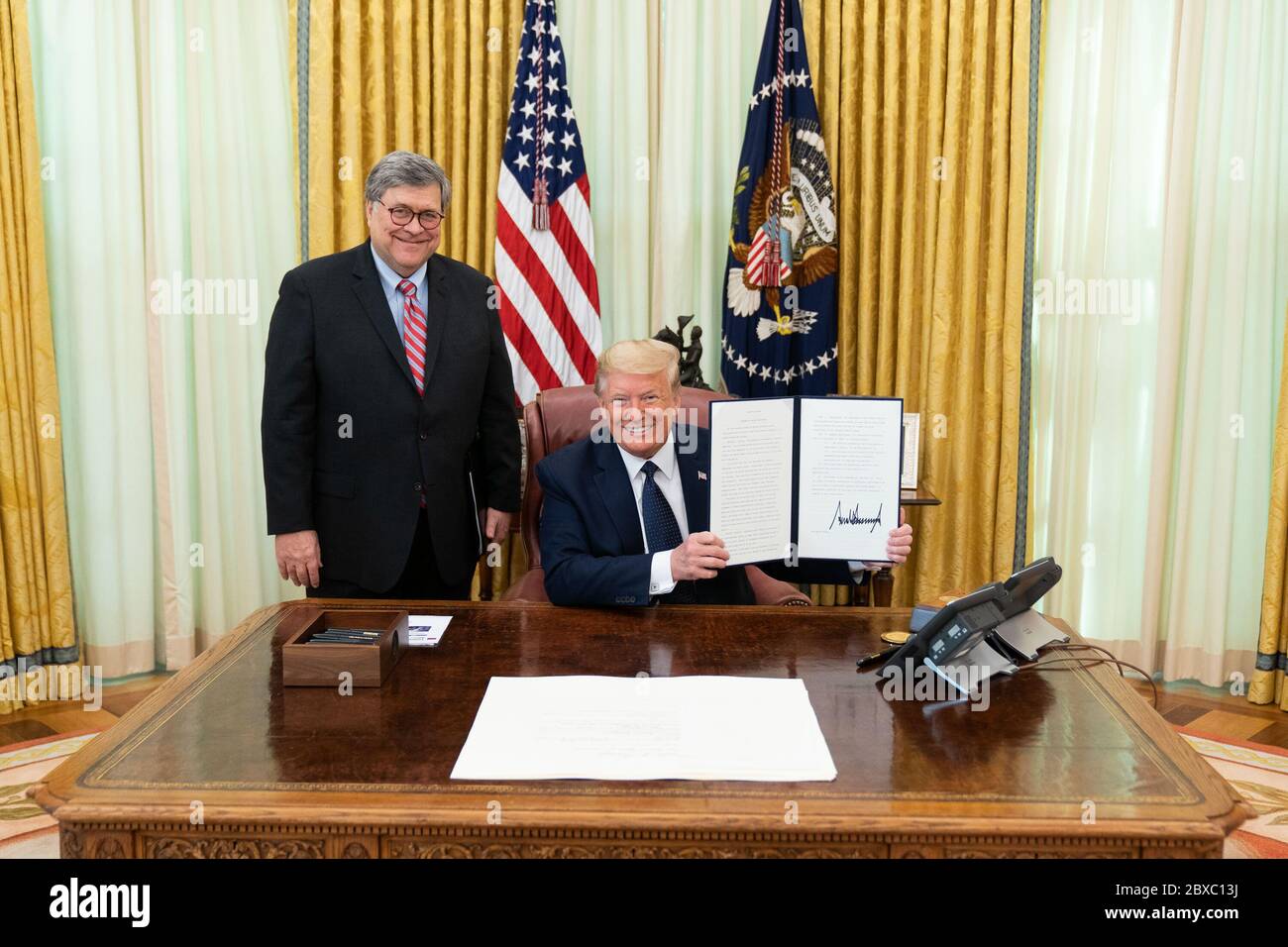 William barr in oval office hi-res stock photography and images - Alamy