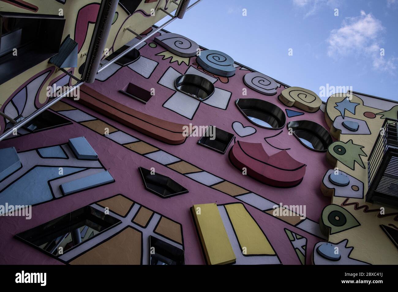 Happy Rizzi House, Rizzi Building, day-glo masterpiece of cartoon ...