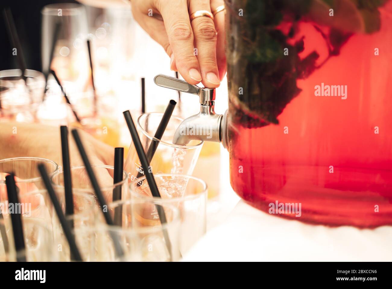 Man pouring lemonade glass hi-res stock photography and images - Alamy