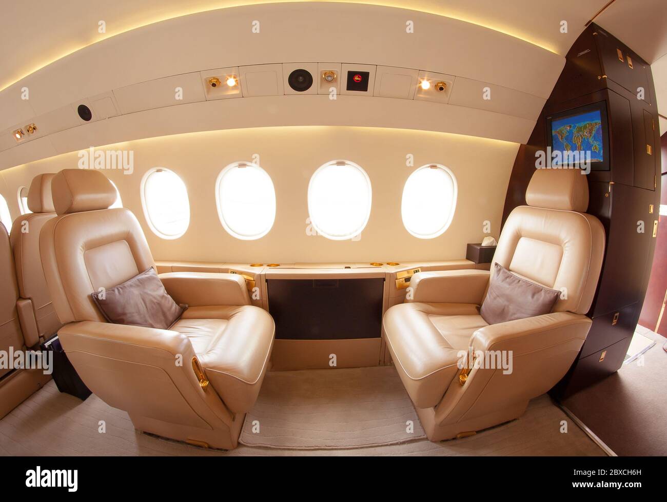 Private jet window hi-res stock photography and images - Alamy