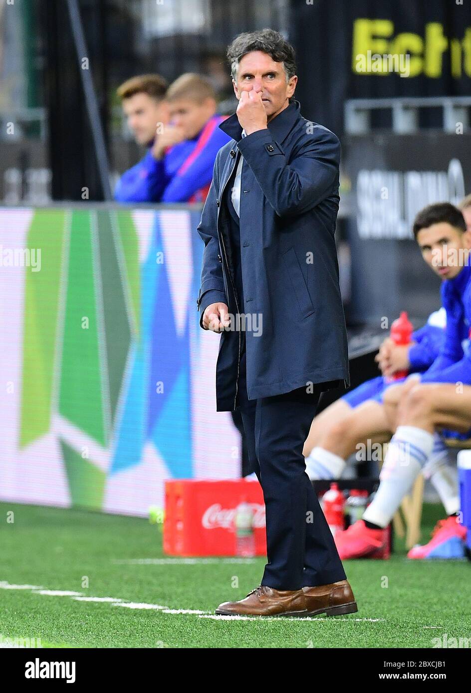 Dortmund, Deutschland. 06th June, 2020. coach Bruno Labbadia (Hertha ...