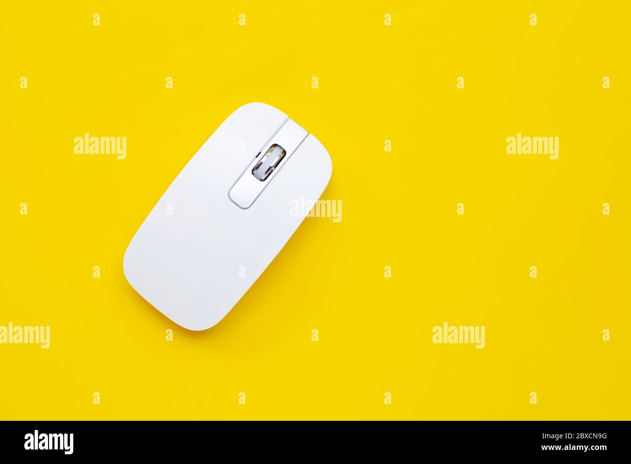White computer mouse on yellow background. Copy space Stock Photo - Alamy