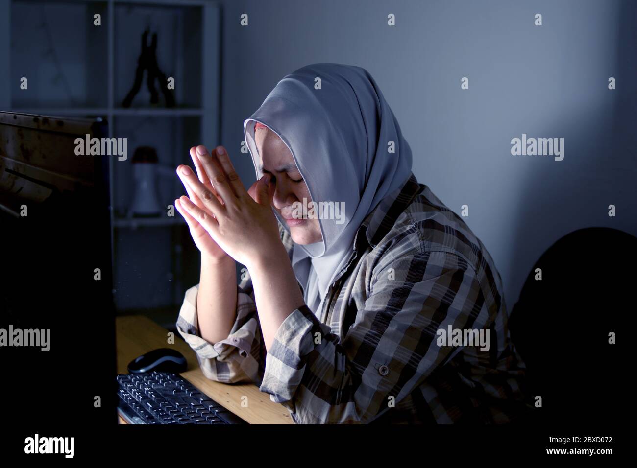 Crying at desk hi-res stock photography and images - Alamy