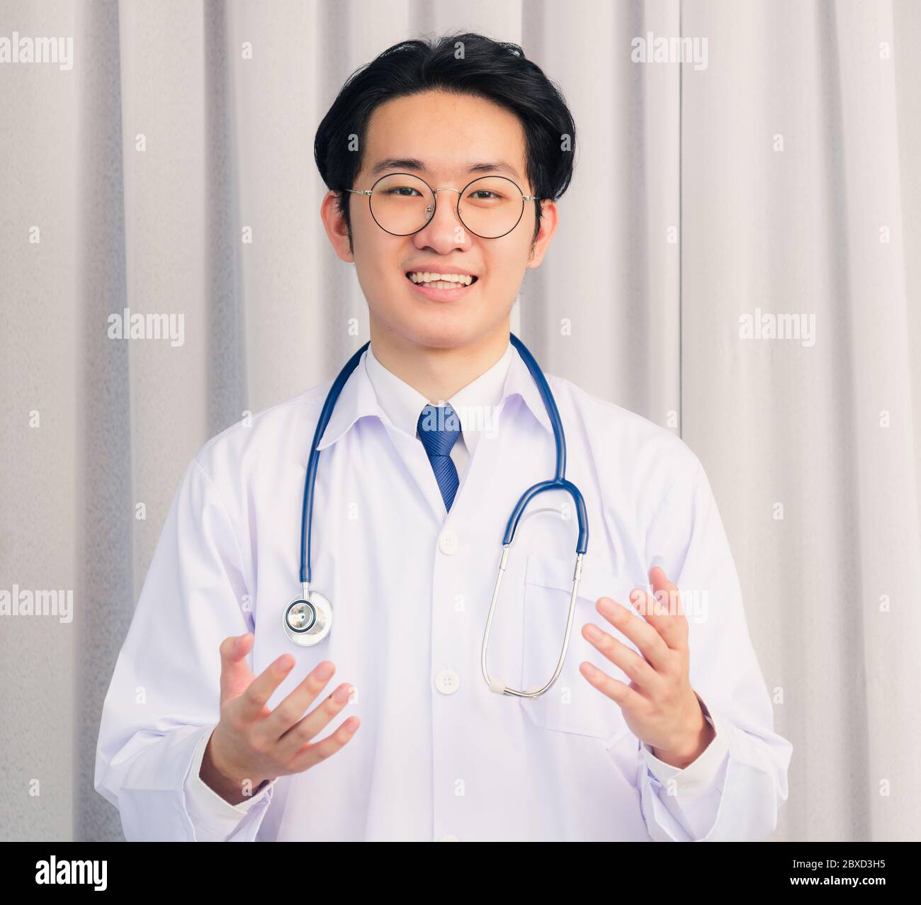 Business man talking facetime hi-res stock photography and images - Alamy