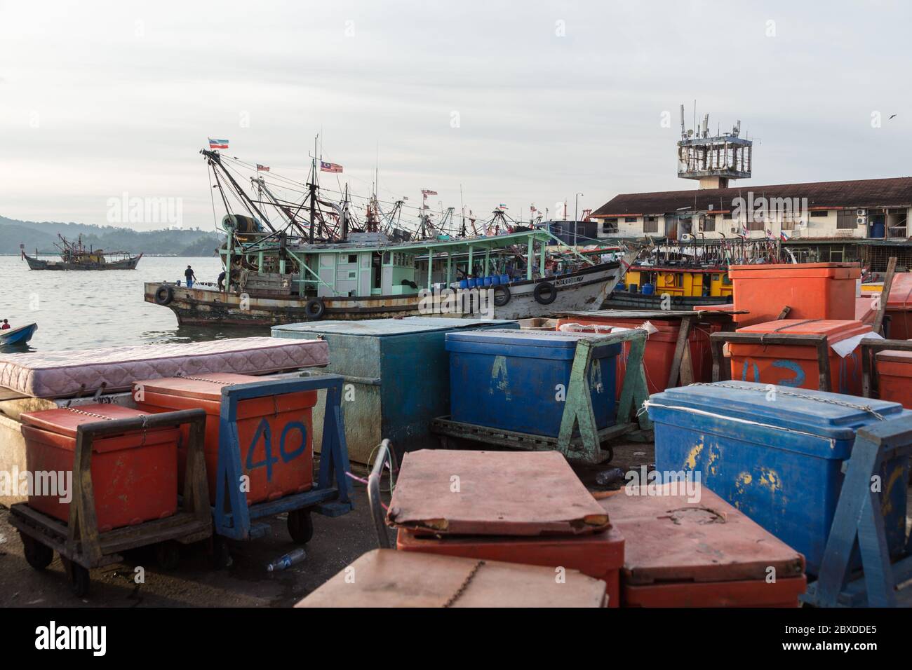 Malaysia kota kinabalu seafood restaurant hi-res stock photography and ...