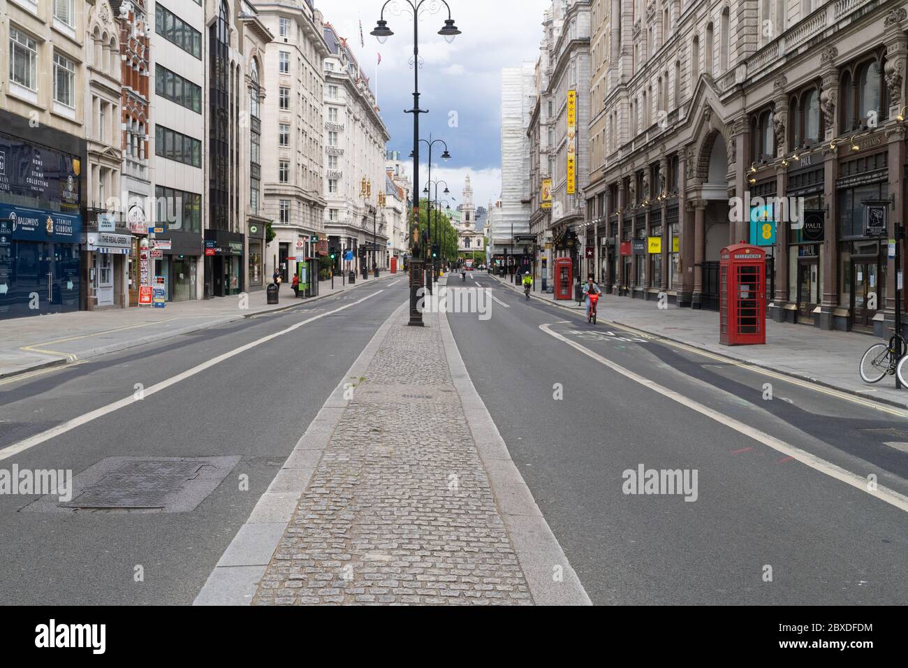 Strand line uk hi-res stock photography and images - Alamy