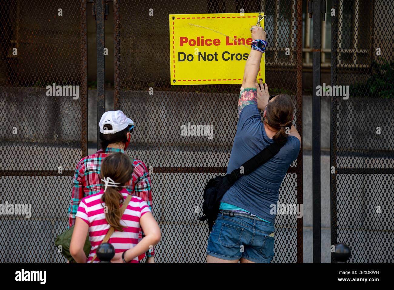 Protesters remove police signs outside of the U.S. treasury building ...