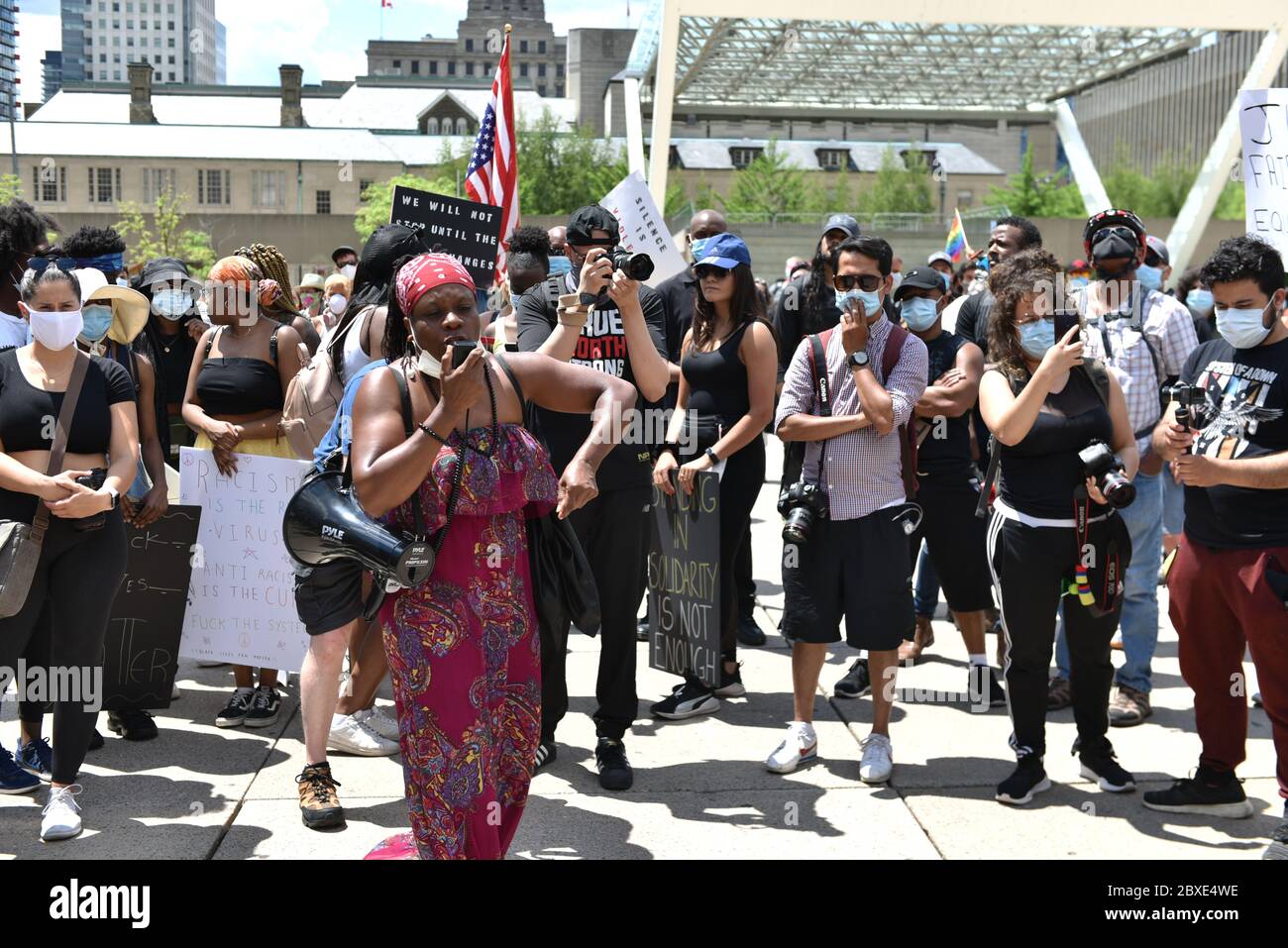 TORONTO, ONTARIO/CANADA – 6th Saturday June 2020 : Thousands of people ...