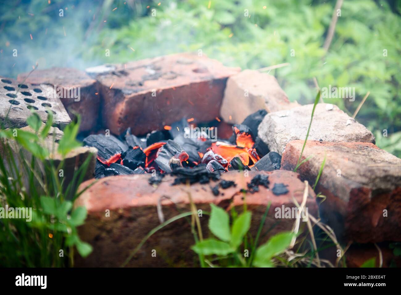 Camp ground fire hi-res stock photography and images - Alamy