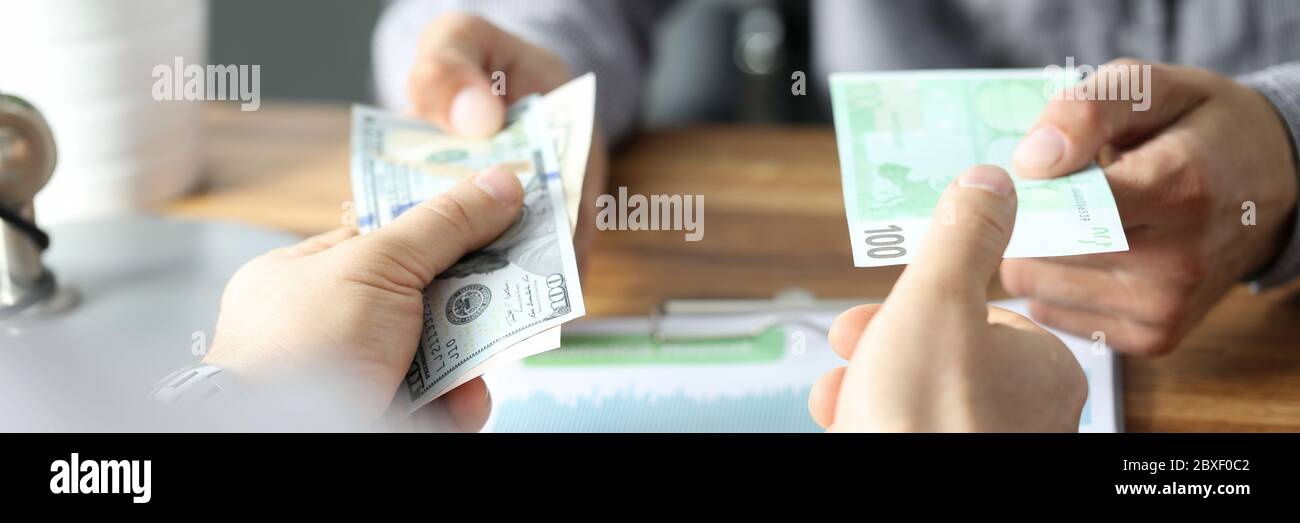 Profit according to progress report, cashing out Stock Photo - Alamy