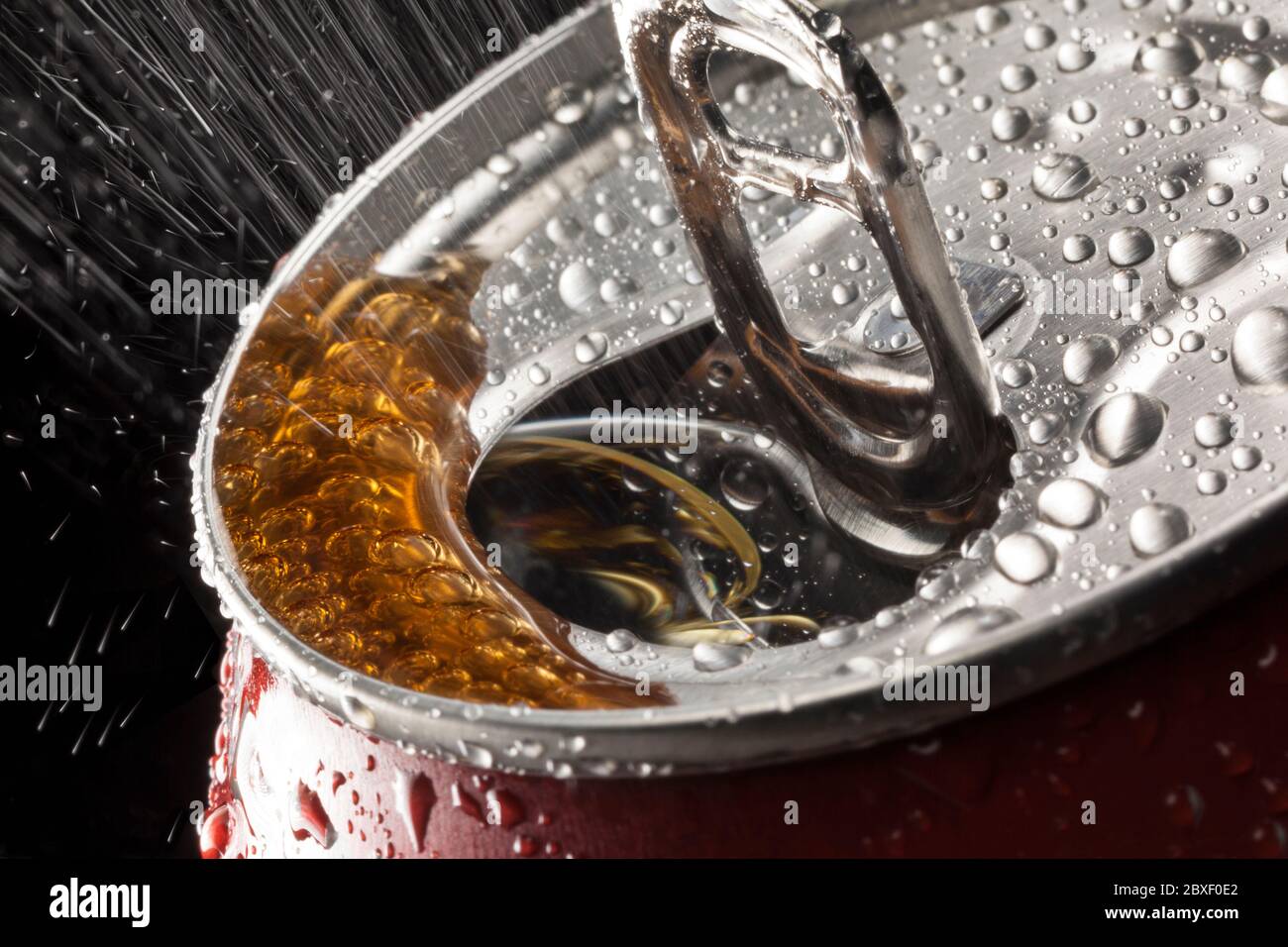 Fizzy drink can spray hi-res stock photography and images - Alamy