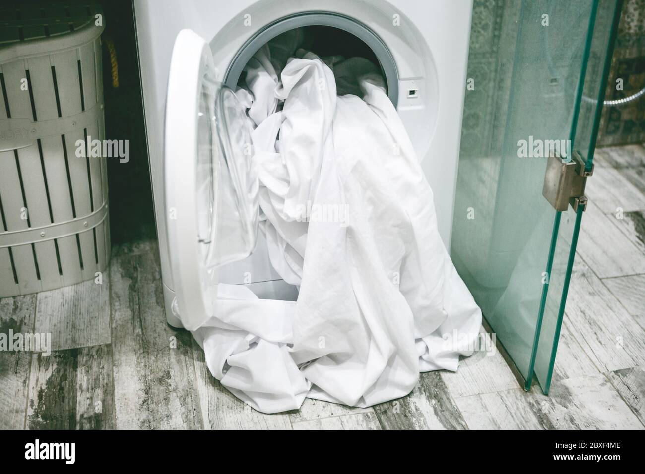 Wet clothes in machine hi-res stock photography and images - Alamy