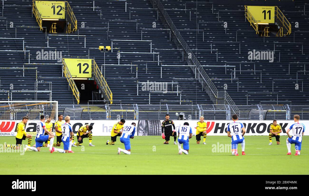 The teams on pitch before start match hi-res stock photography and ...