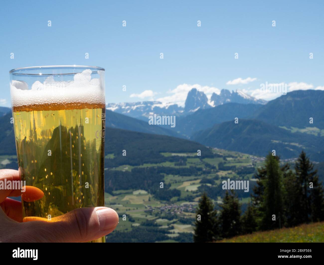 Gold bier hi-res stock photography and images - Alamy