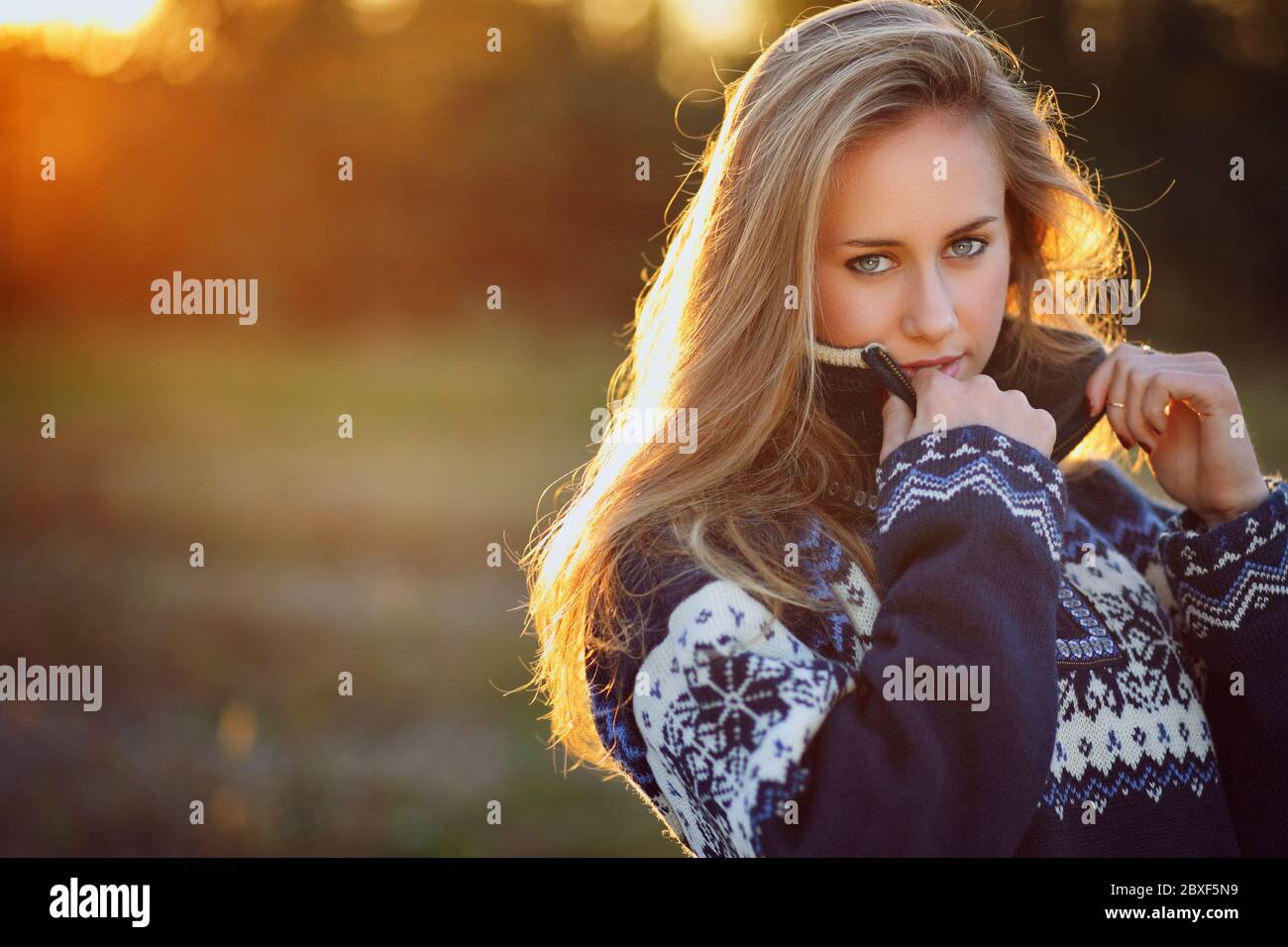 Natural backlight portrait of a beautiful girl in sunset countryside ...
