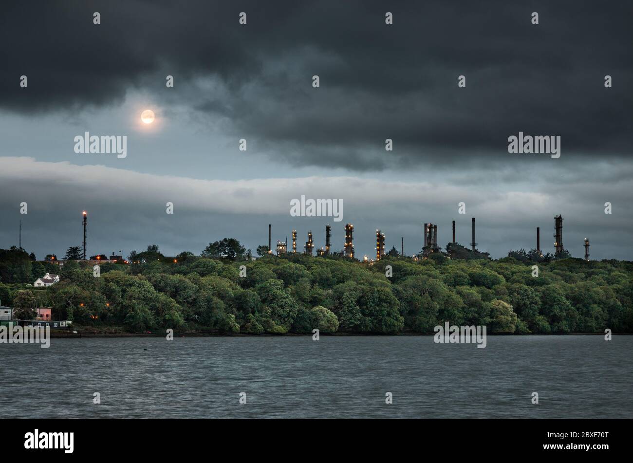 Crude oil refinery distillation tower hi-res stock photography and ...