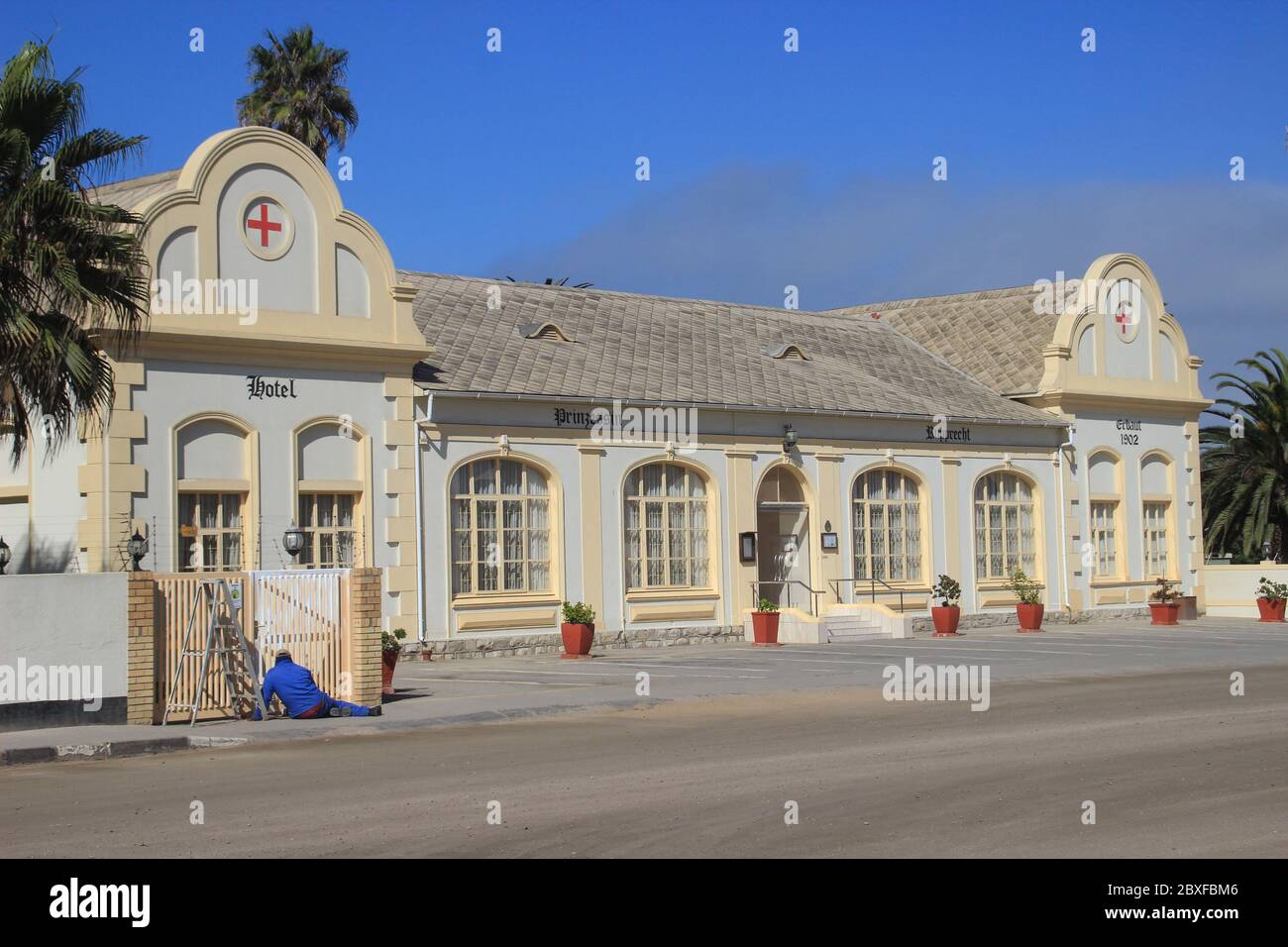 African hospital building hi-res stock photography and images - Alamy