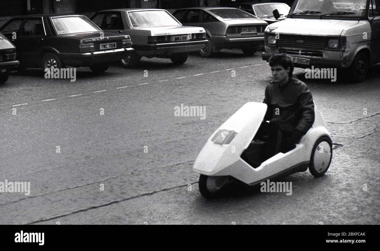Sinclair C5 electric tricycle on the streets of London / circa 1984 ...