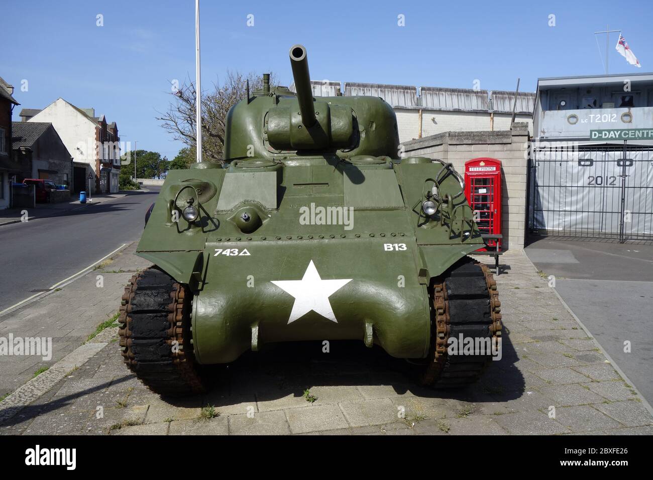 Sherman tank 1944 hi-res stock photography and images - Alamy