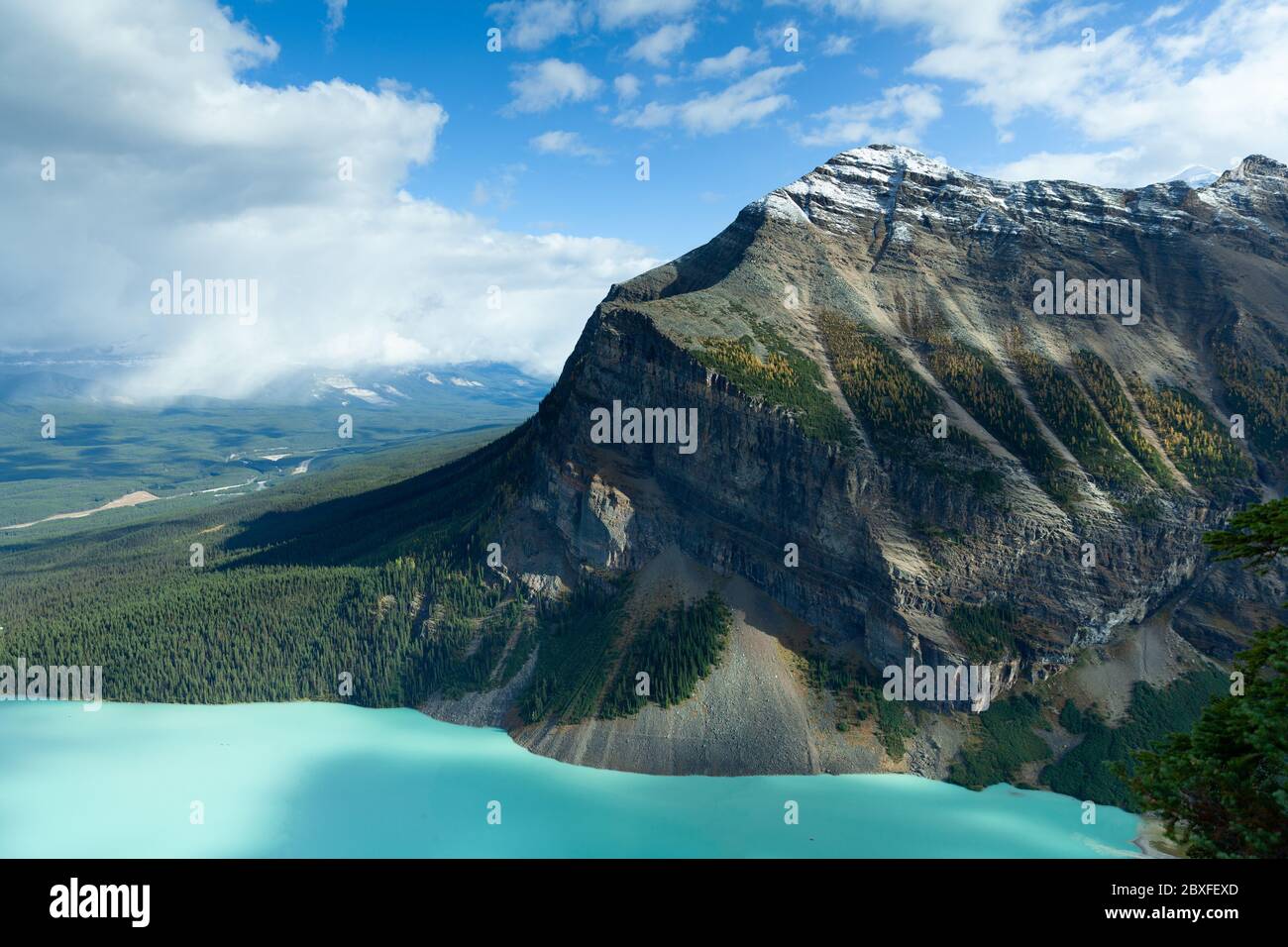 Lake Louise and Fairview Mountain panoramic view from The Beehive ...