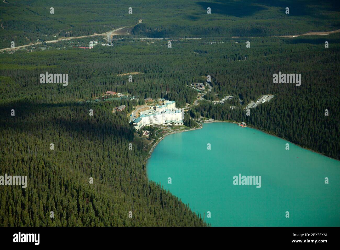 Lake Louise and Fairmont Chateau panoramic view from The Beehive, Banff ...