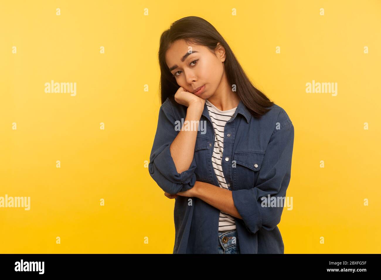 Disinterested people hi-res stock photography and images - Alamy