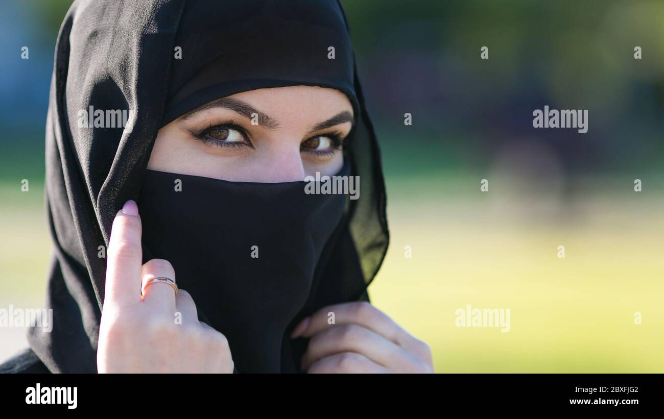 Arab Head Dress High Resolution Stock Photography and Images - Alamy