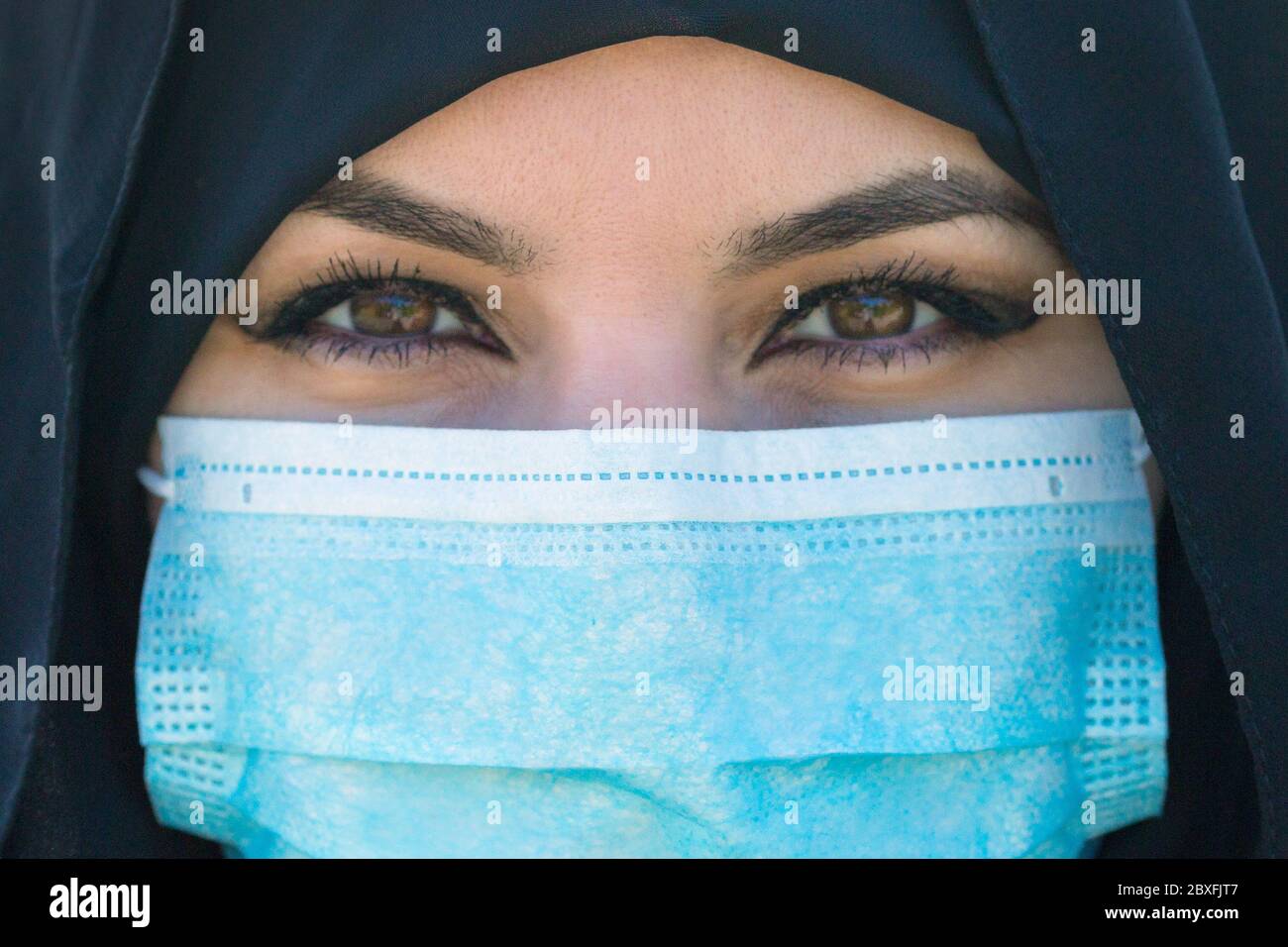 Muslim Woman With Face Mask High Resolution Stock Photography and ...
