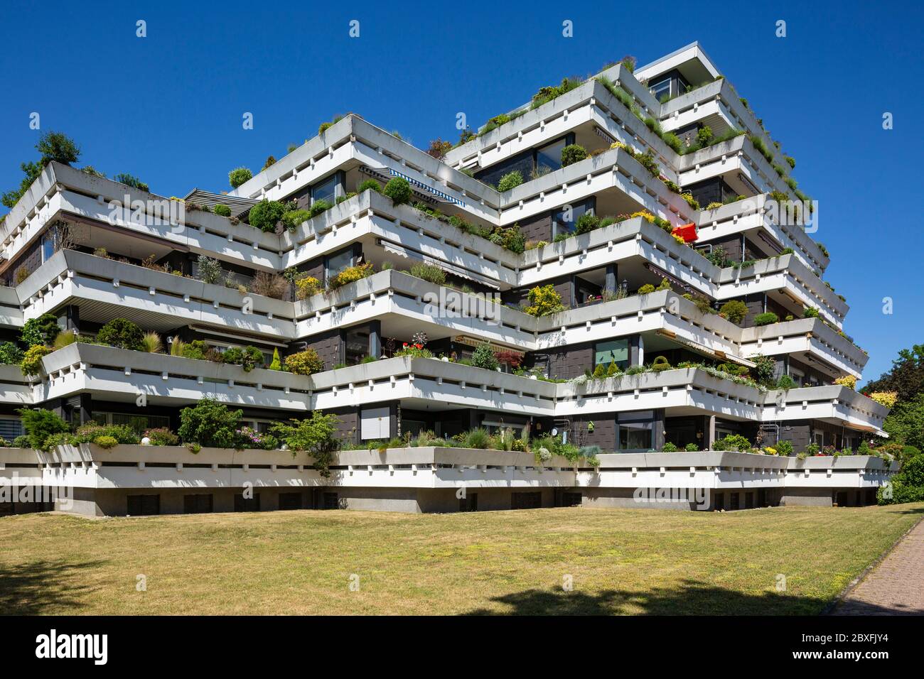 Stepped apartment block hi-res stock photography and images - Alamy