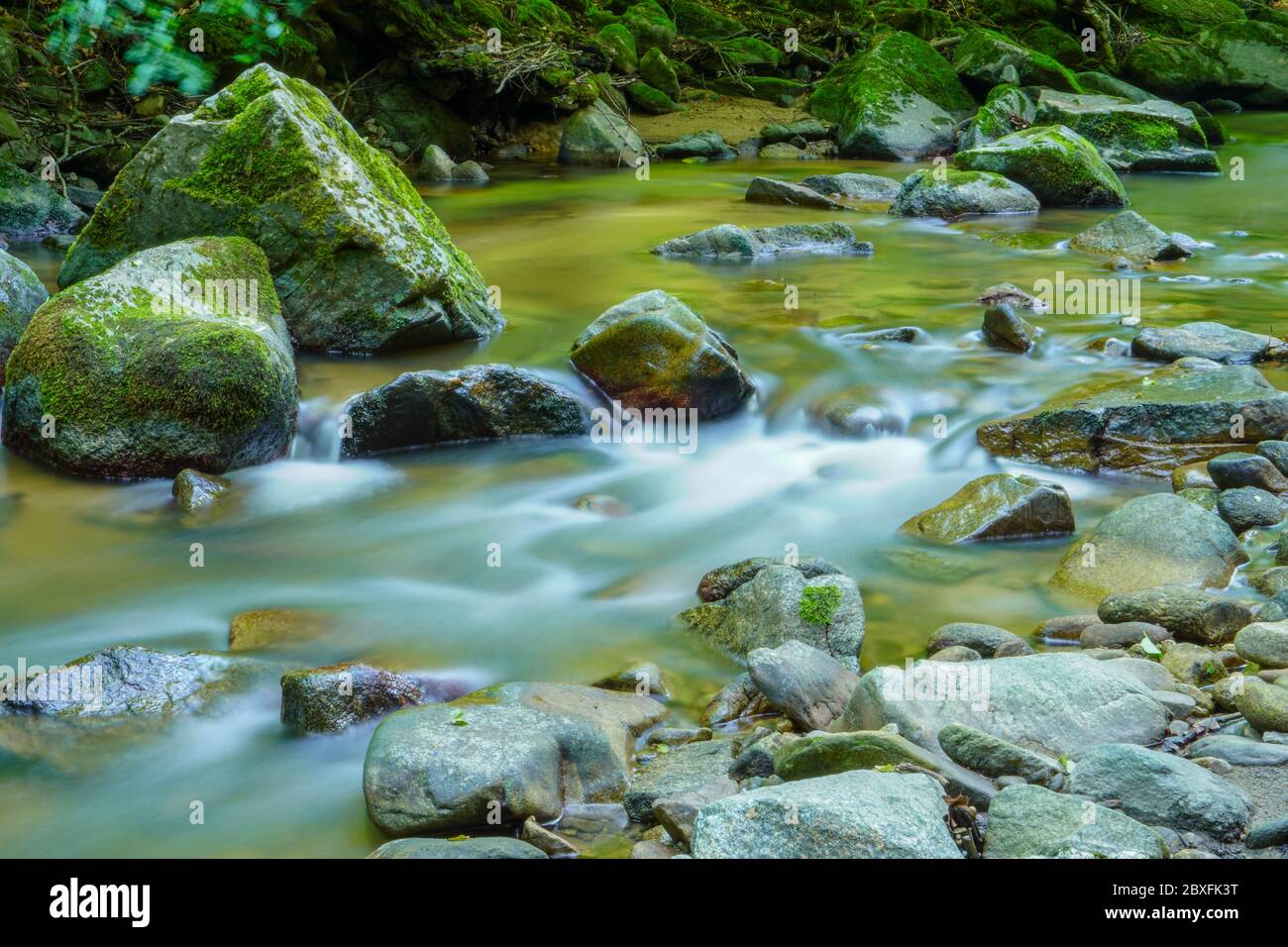 Long water splash hi-res stock photography and images - Alamy