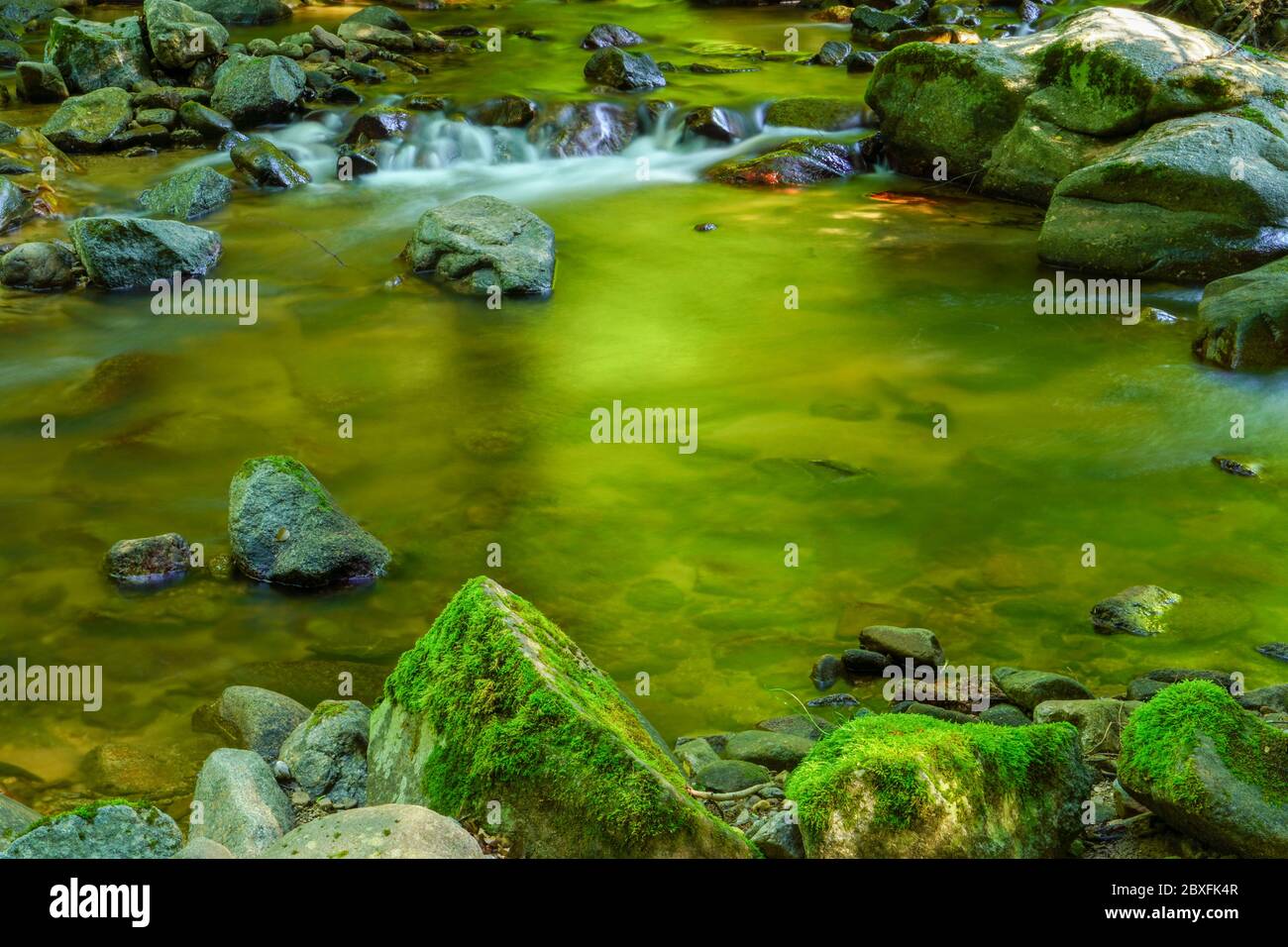 Long water splash hi-res stock photography and images - Alamy
