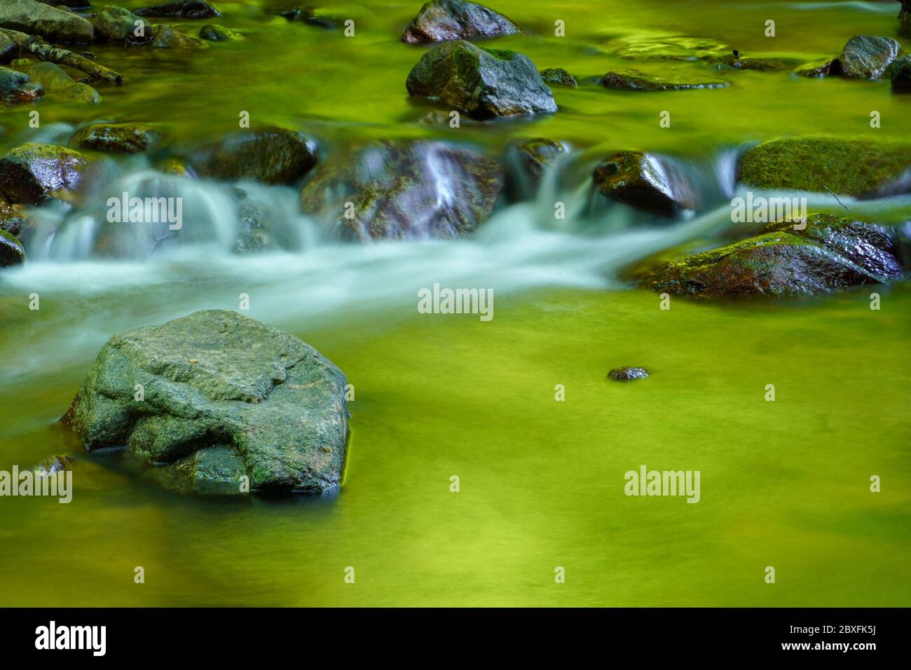 Long water splash hi-res stock photography and images - Alamy