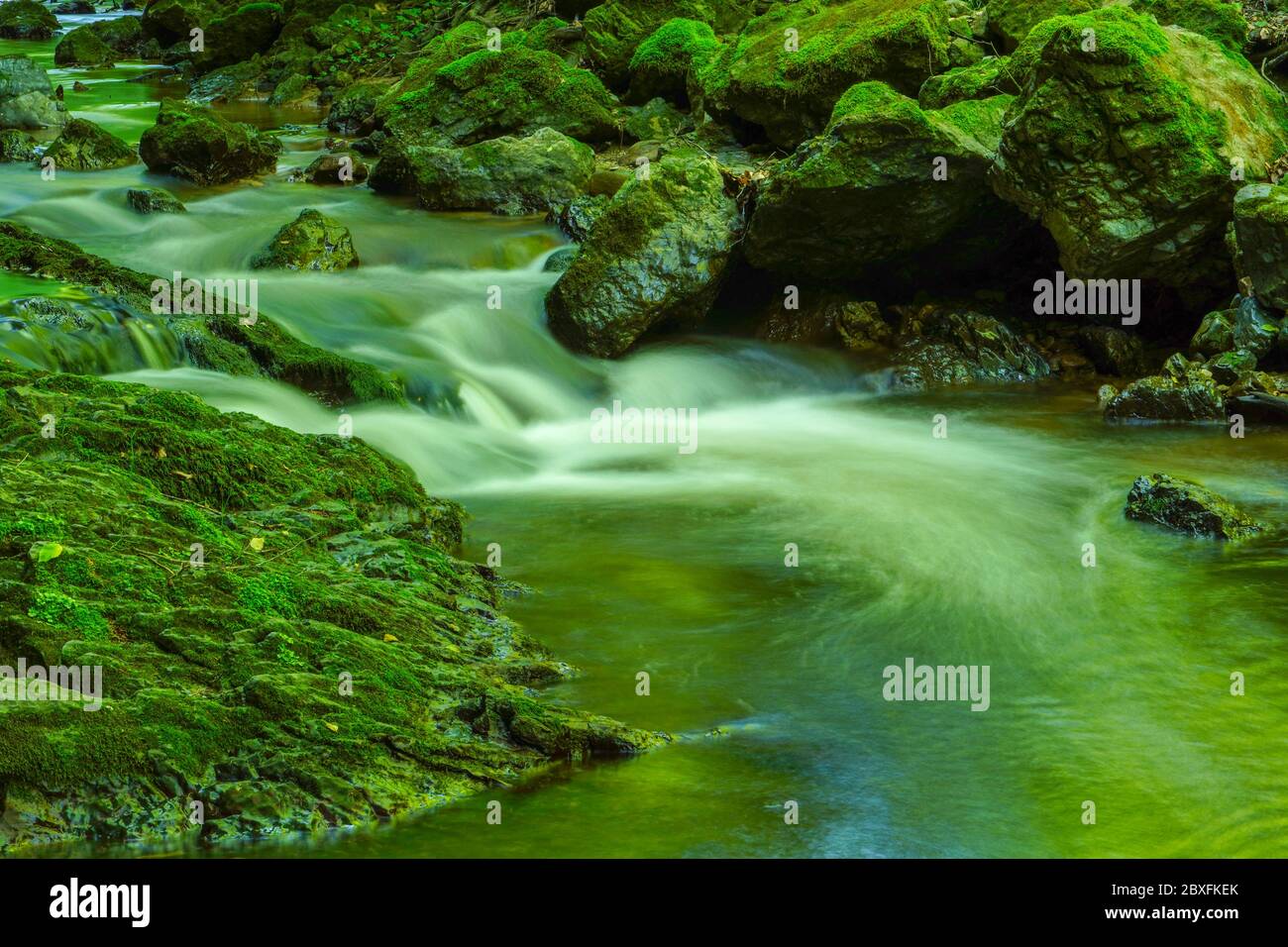 Long water splash hi-res stock photography and images - Alamy