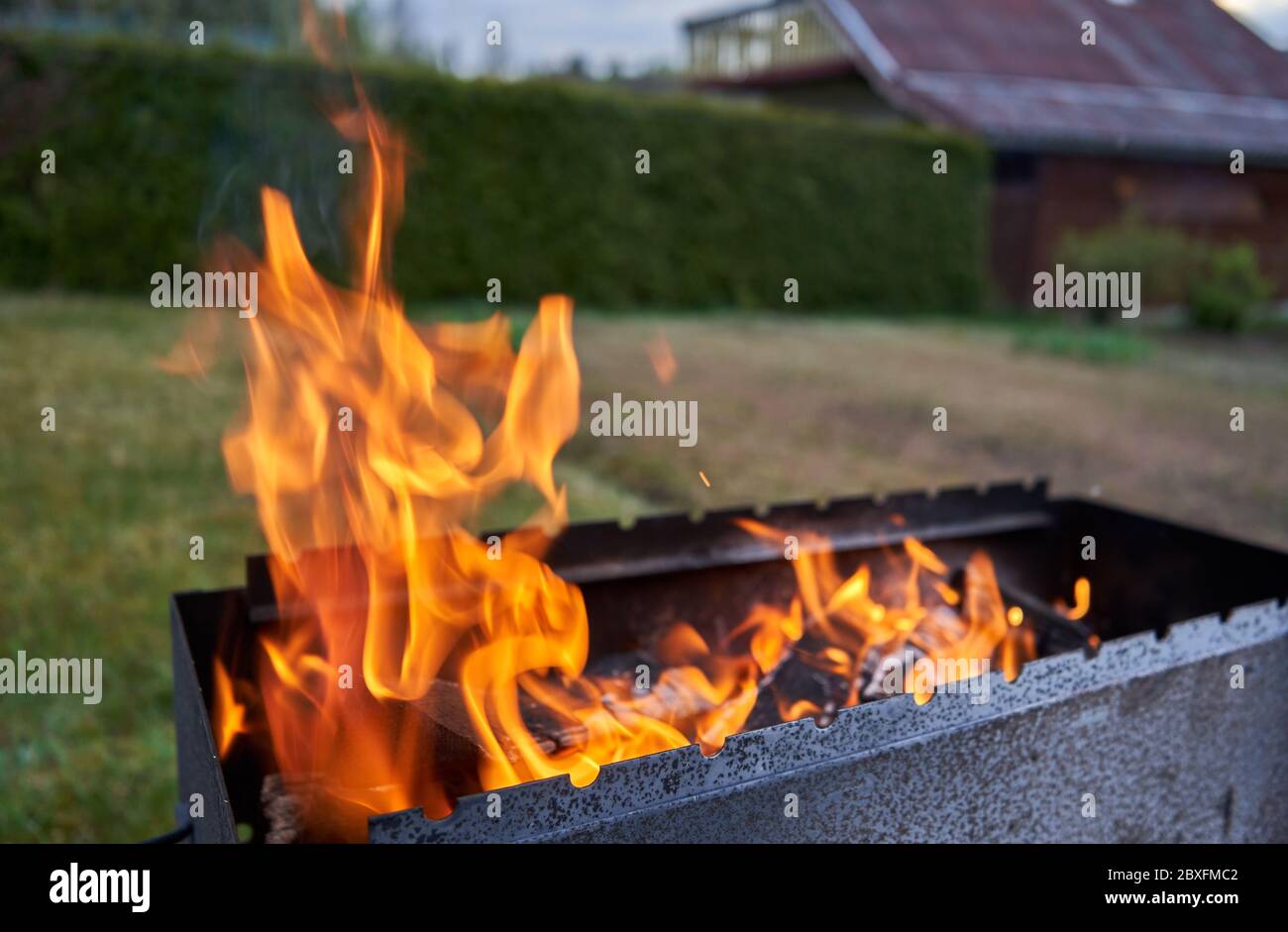 Glowing ashes background hi-res stock photography and images - Alamy