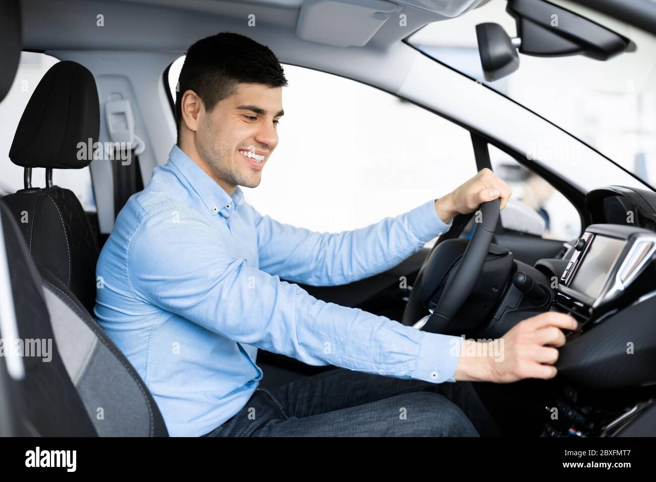 Digital dashboard screen hi-res stock photography and images - Alamy