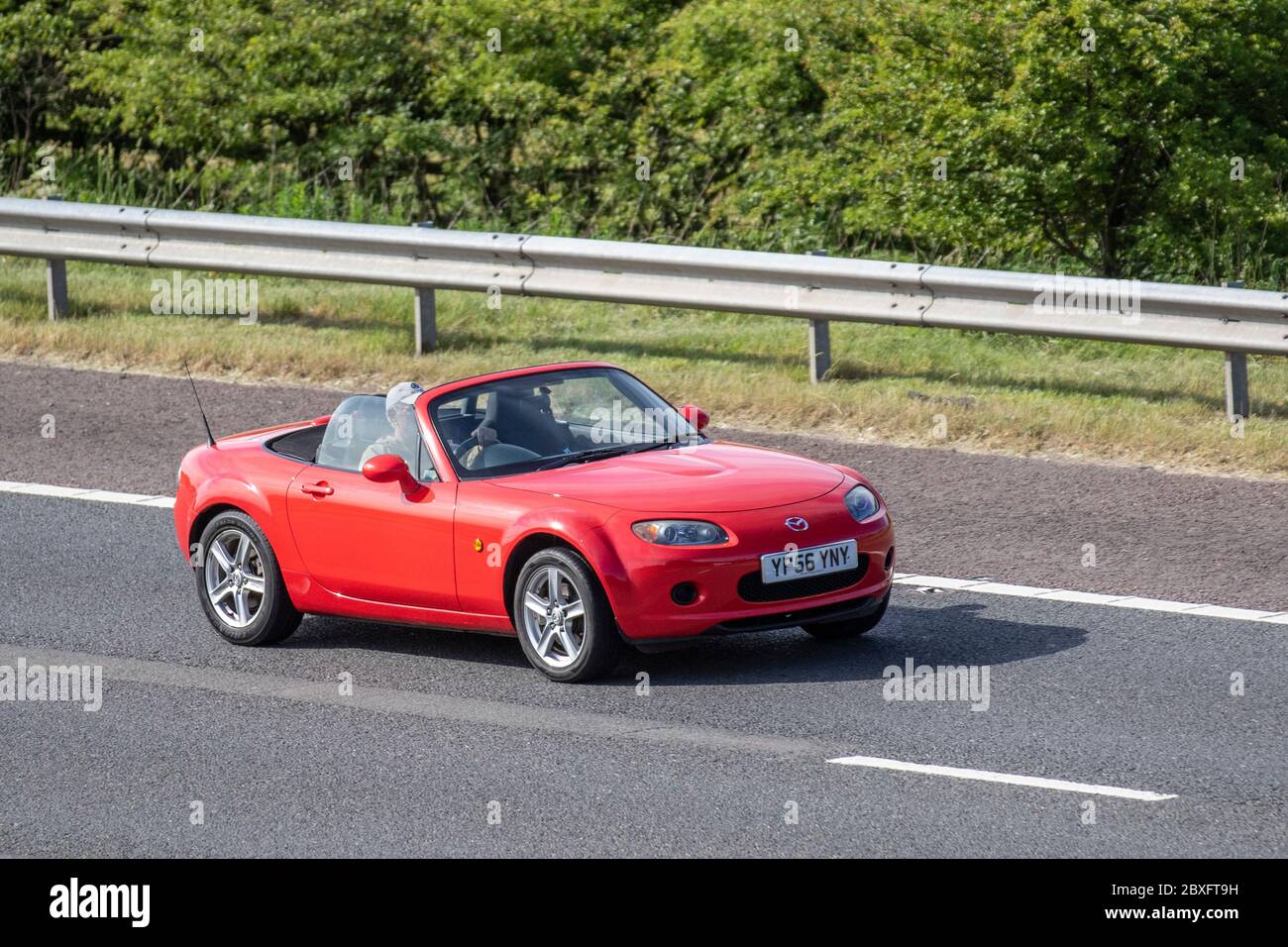 Mazda mx5 side view hi-res stock photography and images - Alamy