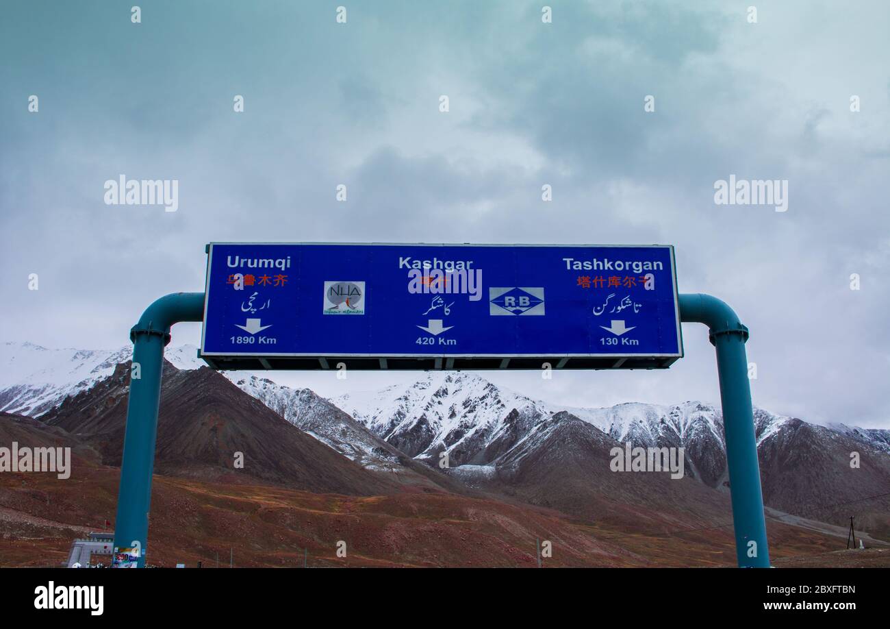 Pakistan china border hi-res stock photography and images - Alamy