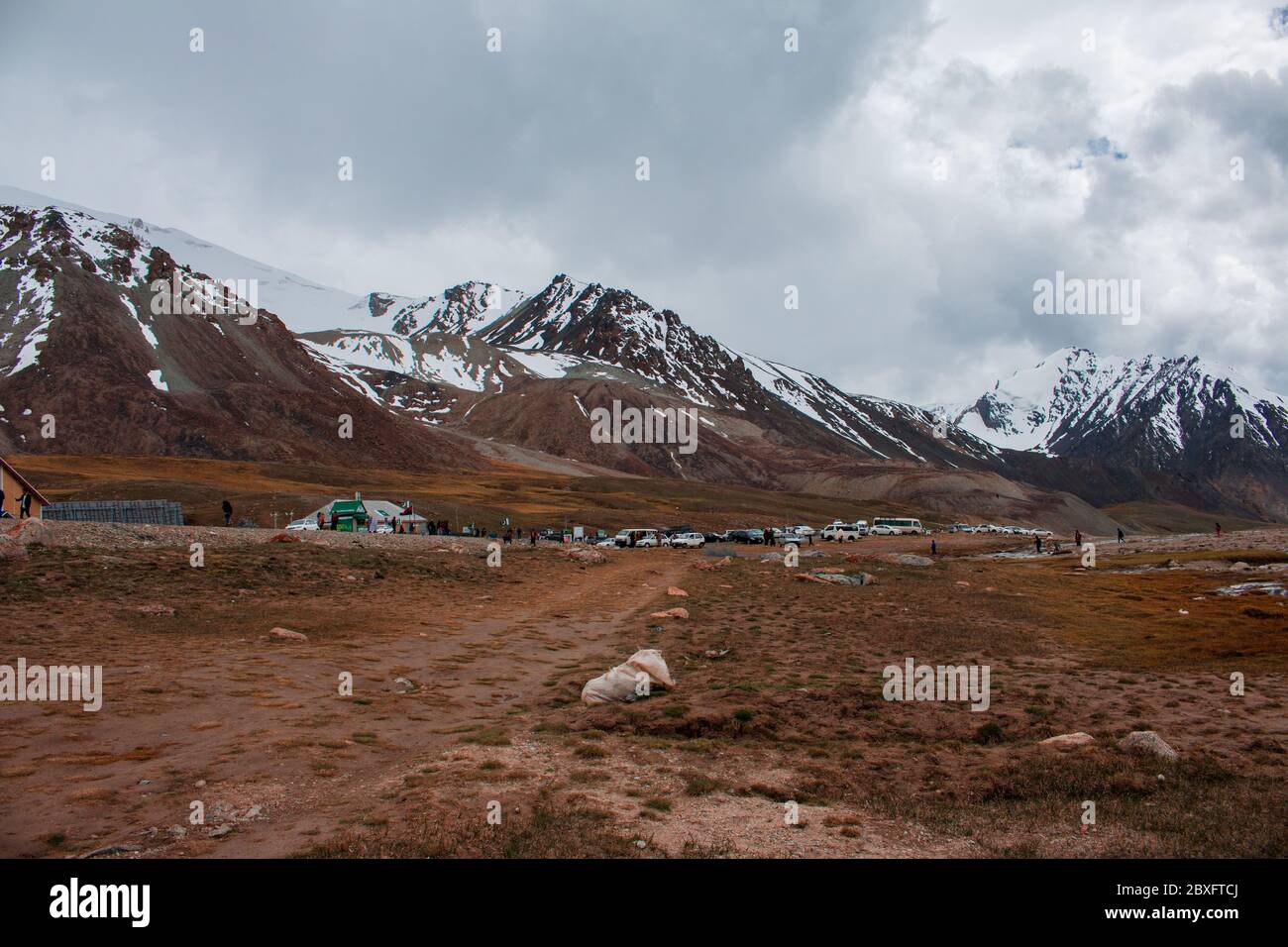 Khunjerab pass karakoram highway hi-res stock photography and images ...