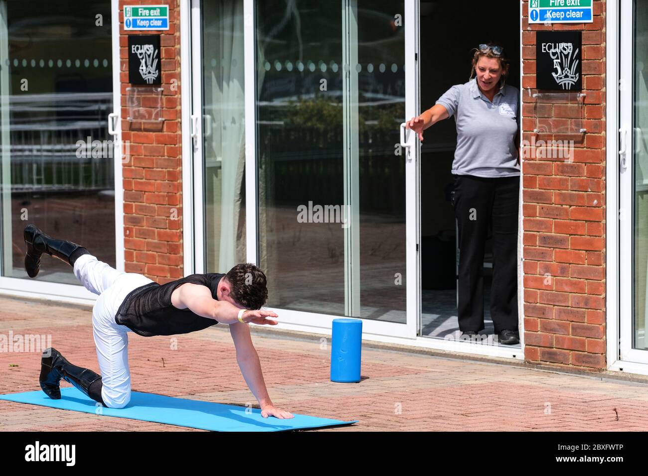 Adam mcnamara lingfield racecourse hi-res stock photography and images ...