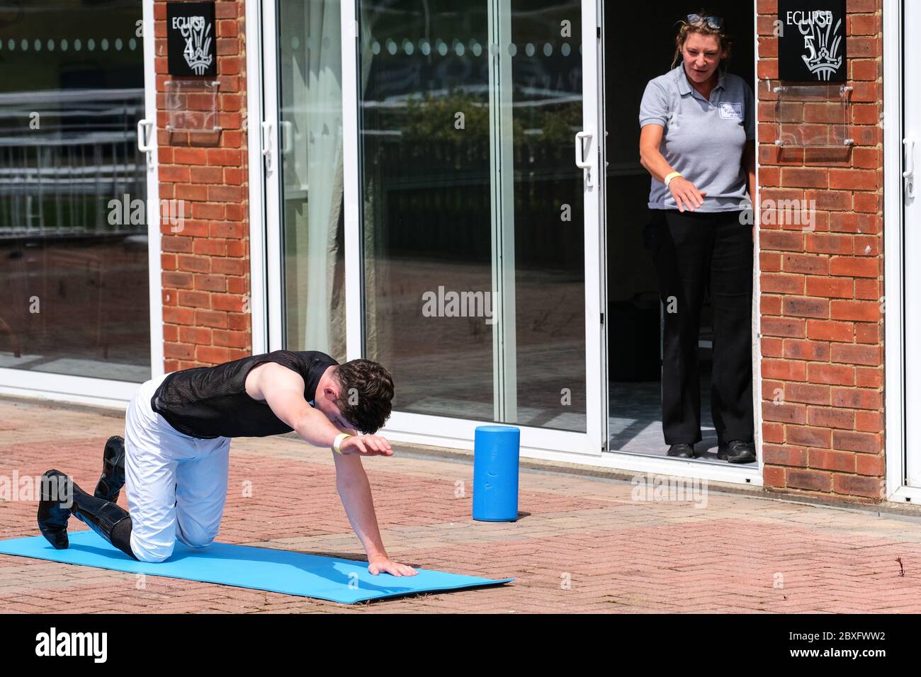 Adam mcnamara lingfield racecourse hi-res stock photography and images ...