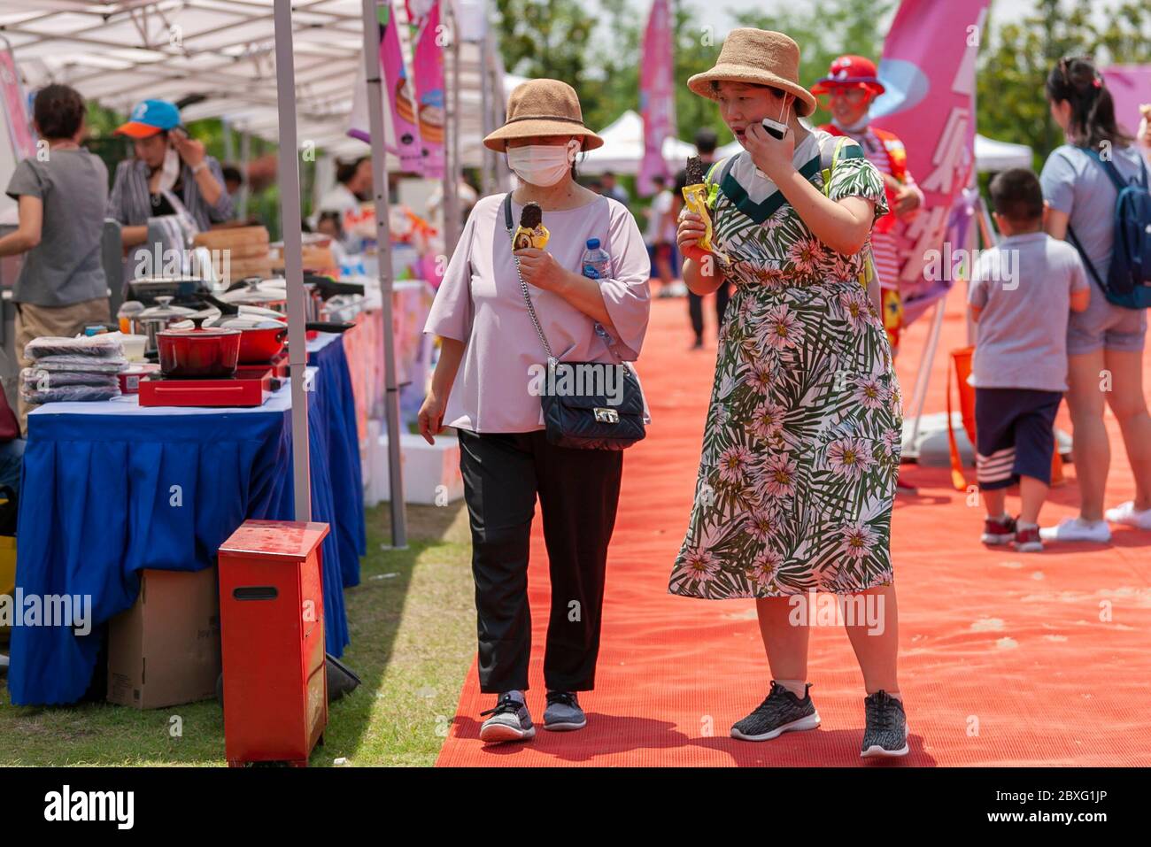 Strolling around shanghai hi-res stock photography and images - Alamy