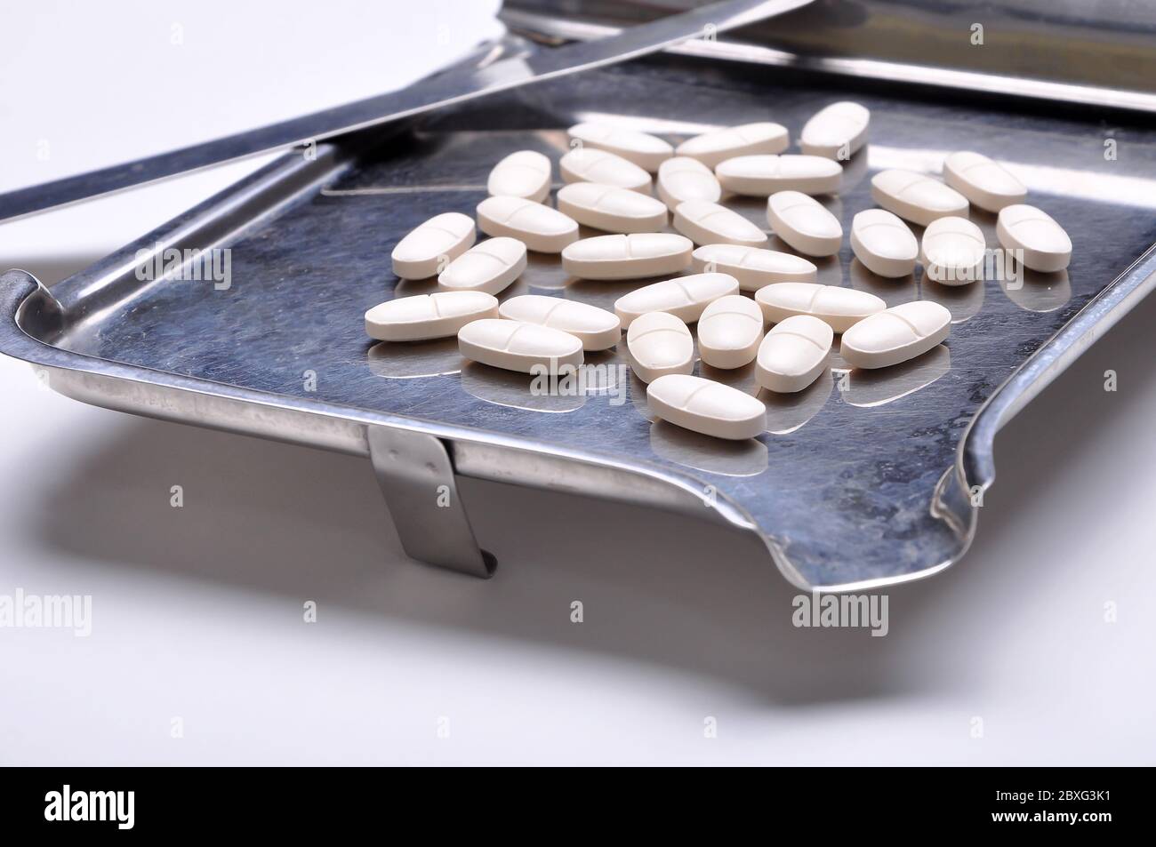 Hospital medication tray hi-res stock photography and images - Alamy