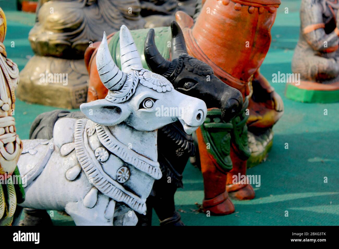decorative bull couple Head Sculpture Made with Earthen Mud, ox ...