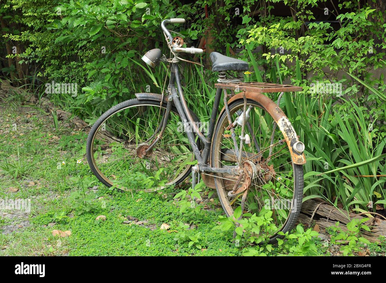 Rusty bicycles hi-res stock photography and images - Alamy