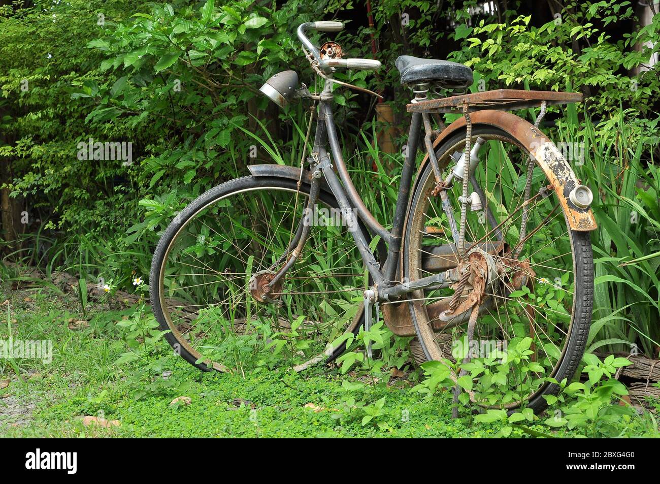 Rusty bicycles hi-res stock photography and images - Alamy