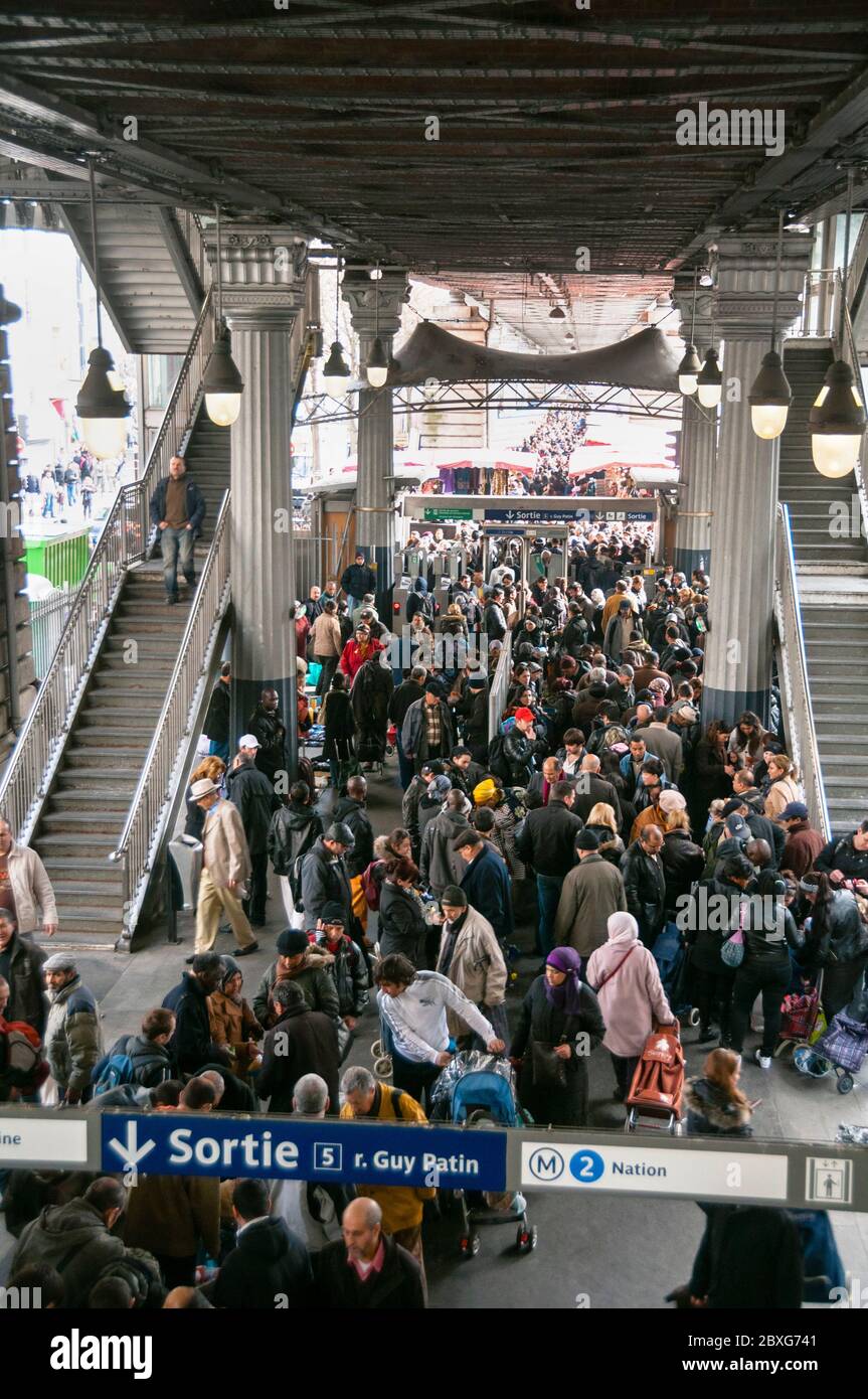 Metro station guy patin hi-res stock photography and images - Alamy