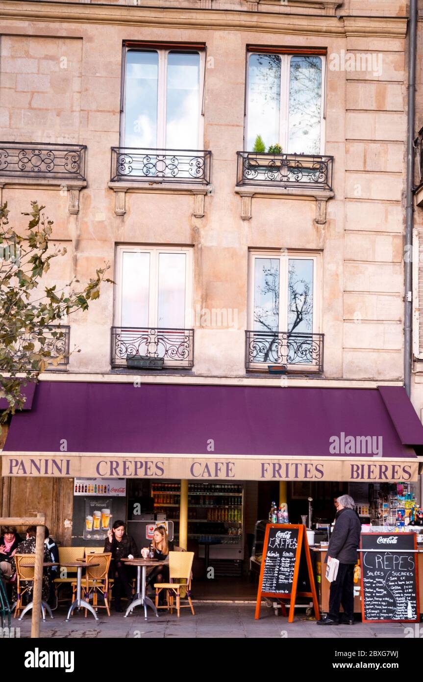 Cafe paris newspaper hi-res stock photography and images - Alamy