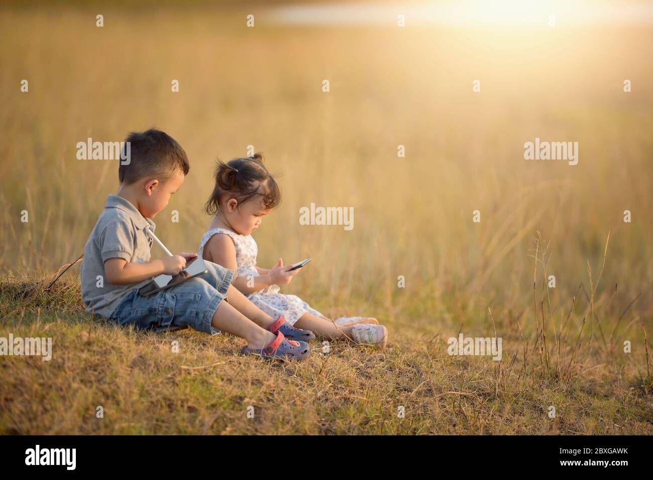 Children playing mobile phone hi-res stock photography and images - Alamy